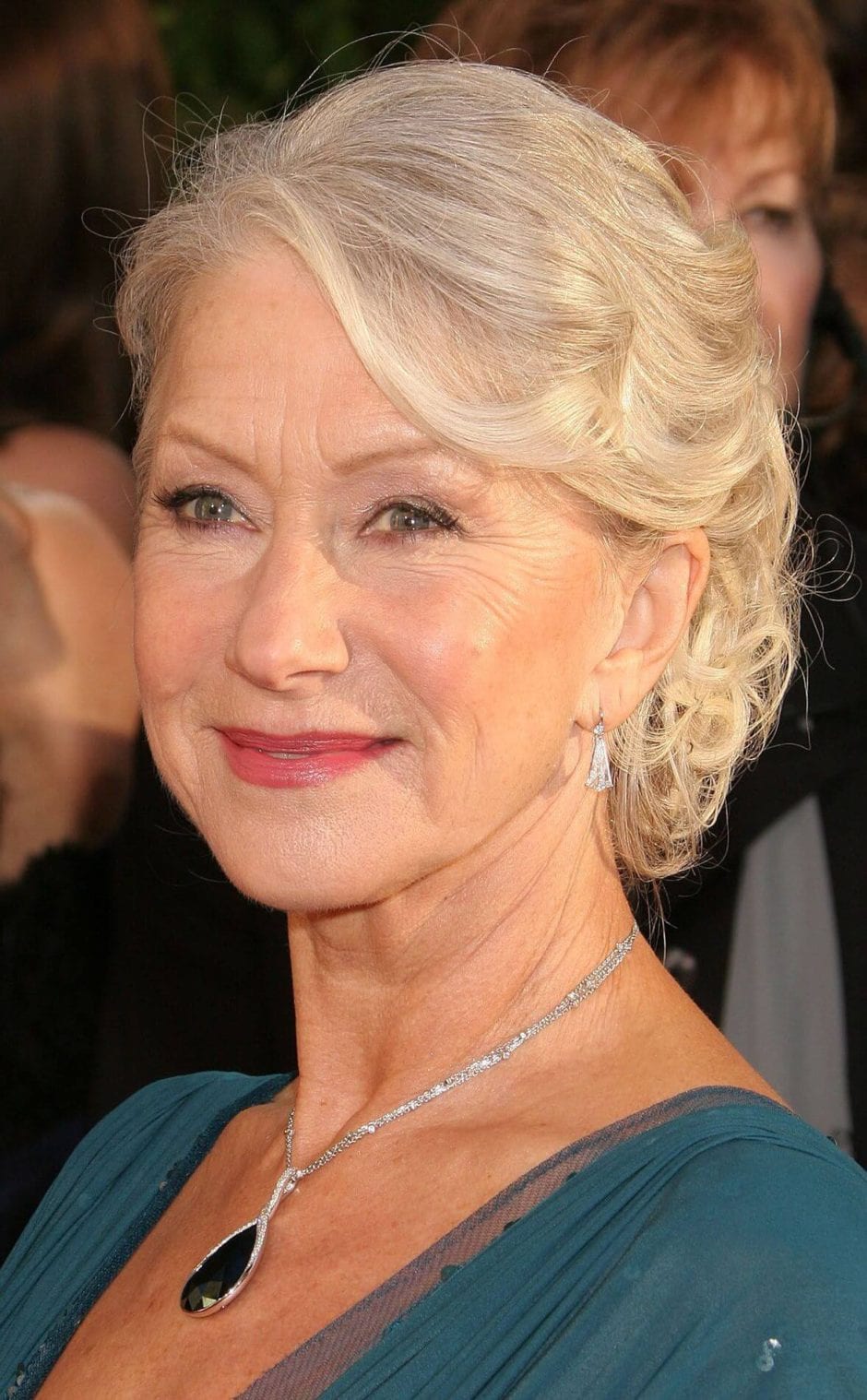 55 Helen Mirren Hairstyles for Women Over 50