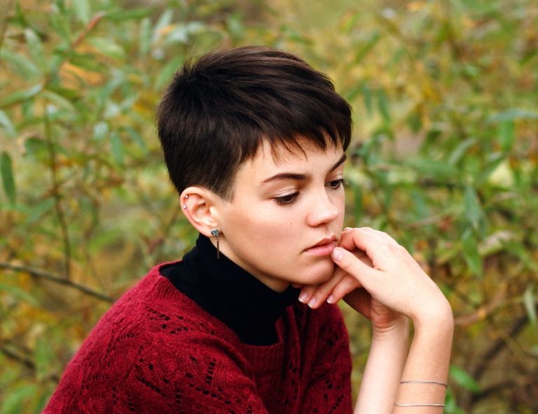 23 No-Part Hairstyles To Be Effortlessly Beautiful This Year