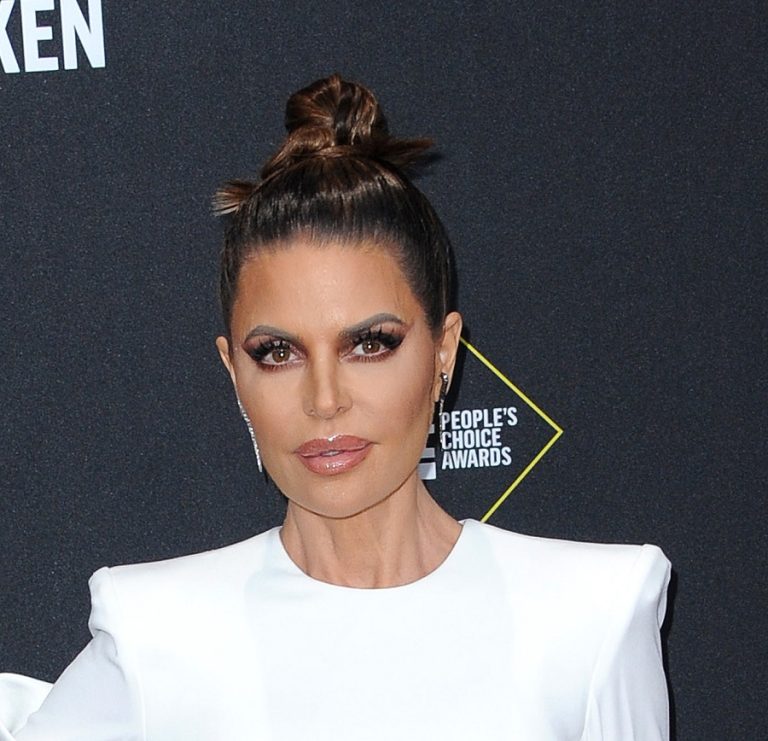 18 Most Trending Lisa Rinna Hairstyles to Get Inspired from | Hairdo ...