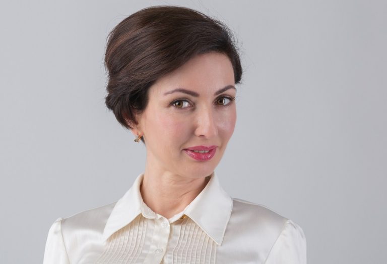 25 Job Interview Hairstyles to Create a Strong First Impression